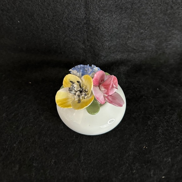 Sanford | Accents | Sanford Vintage Fine Bone China Delicate Flowers In ...